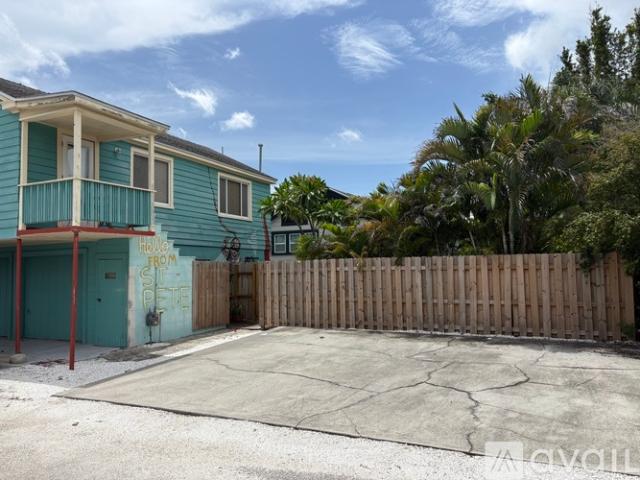 2 BR, 1 BA Apartment 2635 Dartmouth Avenue North, Unit 2635 1/2, St. Petersburg, FL 33713