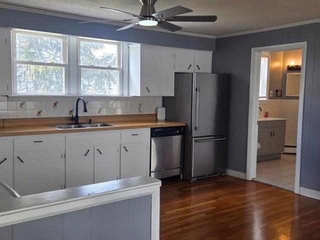 2 BR, 1 BA Apartment 267 Dwelly St, Unit 1, Fall River, MA 02724