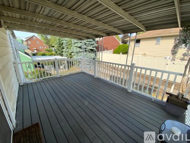2 BR, 1 BA Apartment 268 Orient Way, Lyndhurst, NJ 07071
