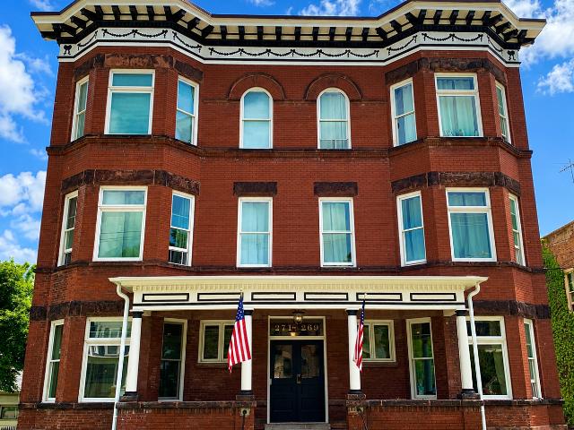2 BR, 1 BA Apartment 269 Douglas Ave, Elgin, IL 60120