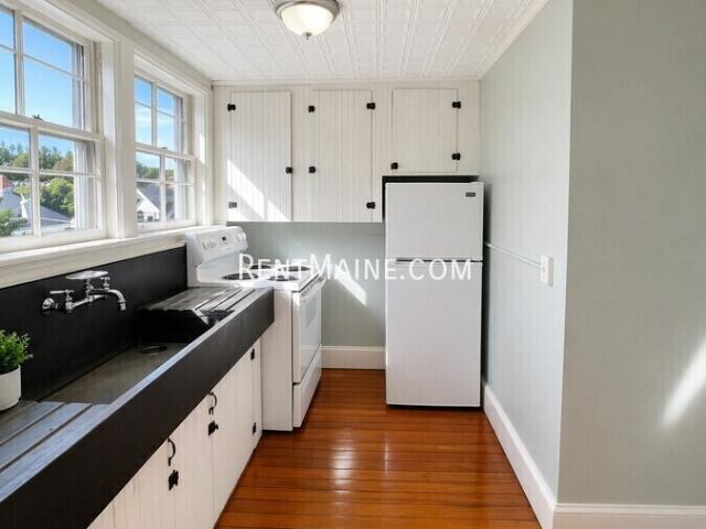 2 BR, 1 BA Apartment 269 French St. Apt Bangor, ME 04401