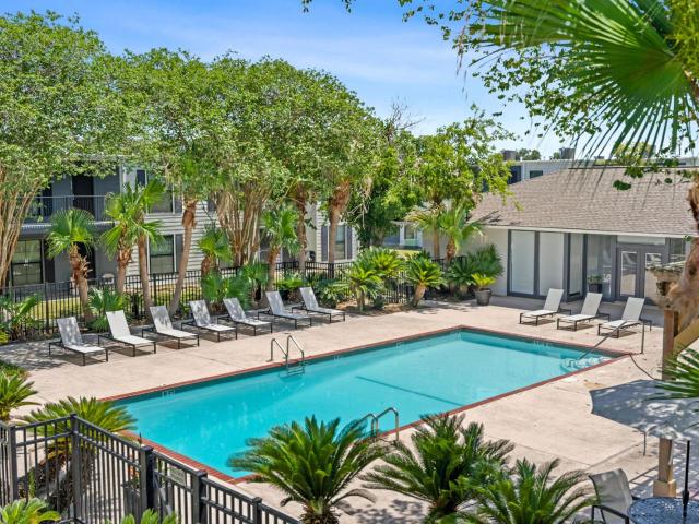 2 BR, 1 BA Apartment 2700 Ernest St Unit 414, Lake Charles, LA 70601