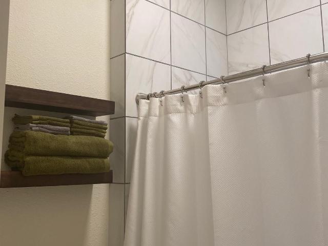 2 BR, 1 BA Apartment 2708 Winbern Street, Houston, TX 77004
