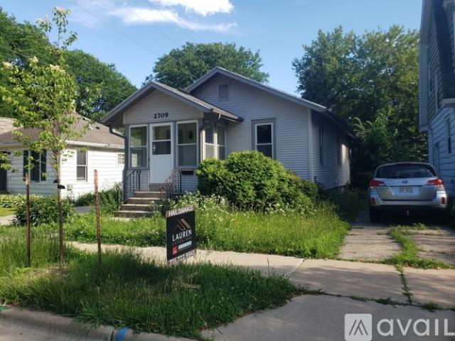 2 BR, 1 BA Apartment 2709 Commercial Ave, Madison, WI 53704