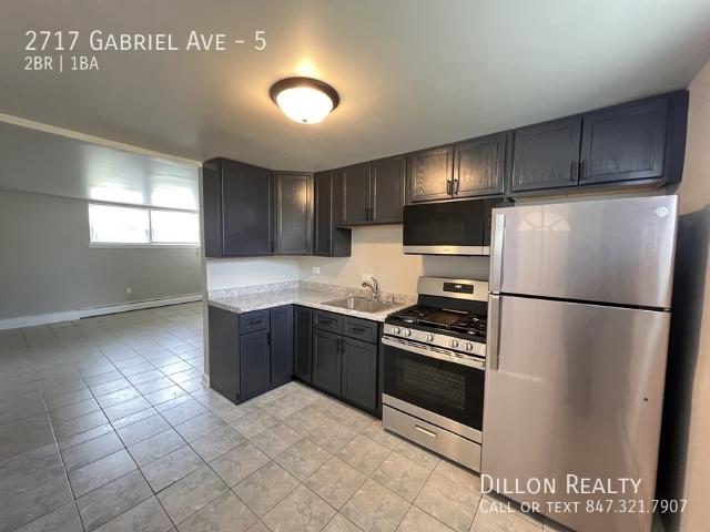 2 BR, 1 BA Apartment 2717 Gabriel Ave, Zion, IL 60099