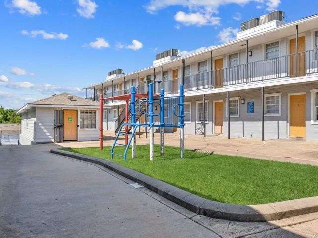 2 BR, 1 BA Apartment 2727 W Jefferson Blvd Unit 2 2 235, Dallas, TX 75211