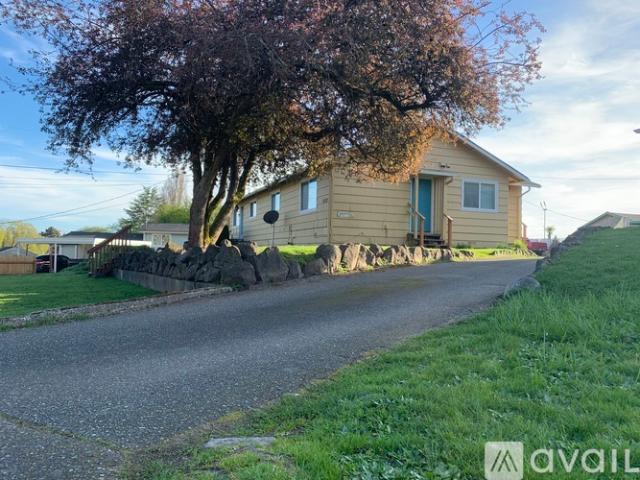 2 BR, 1 BA Apartment 2737 Hefner Avenue, Bremerton, WA 98310