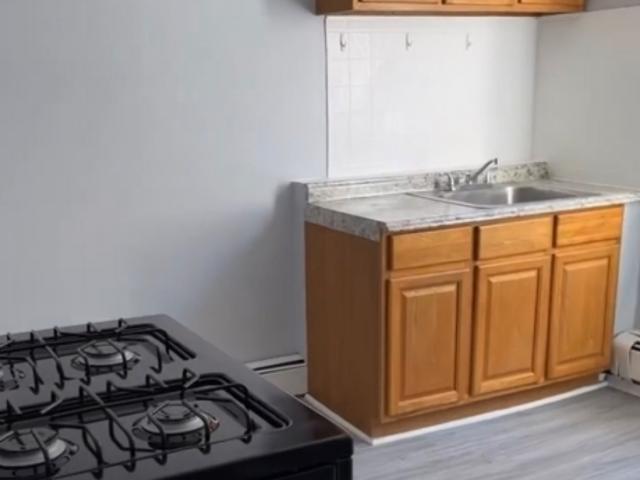 2 BR, 1 BA Apartment 274 Vreeland Ave, Paterson, NJ 07513