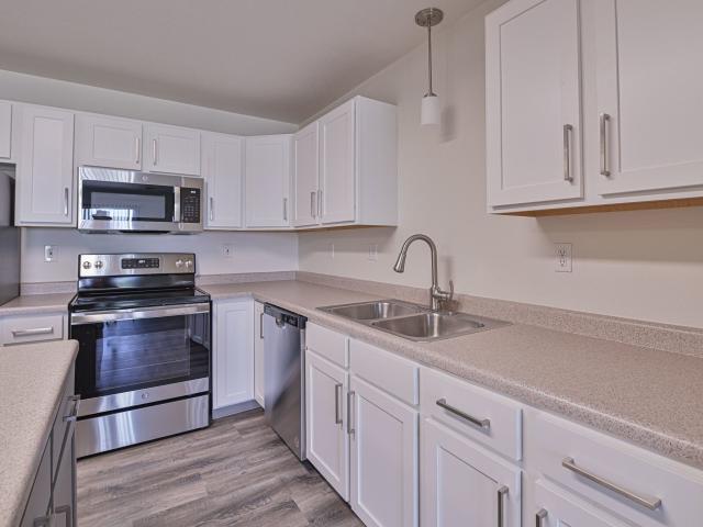 2 BR, 1 BA Apartment 2750 South 38th Street Unit 202, Grand Forks, ND 58201