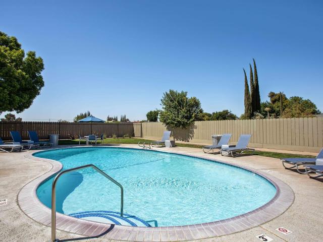 2 BR, 1 BA Apartment 2800 Don Pedro Road Unit 4, Ceres, CA 95307