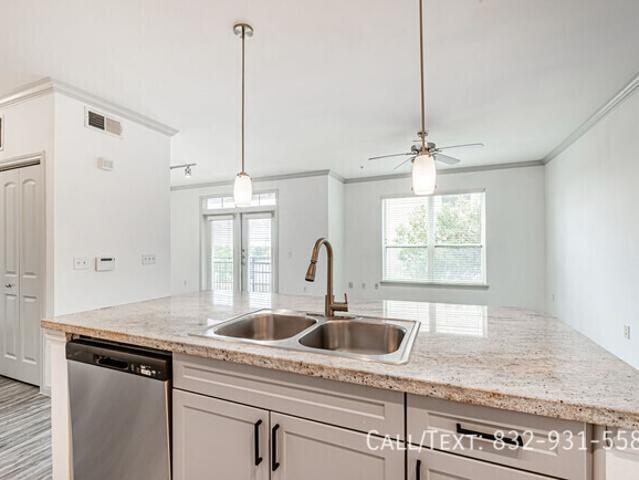 2 BR, 1 BA Apartment 2801 S Bartell Dr, Houston, TX 77054