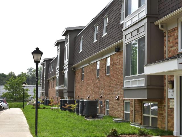 2 BR, 1 BA Apartment 2802 A Hollywood Rd Unit 2800 101, Falls Church, VA 22043