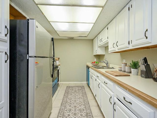 2 BR, 1 BA Apartment 2826 South Bartell Drive, Houston, TX 77054