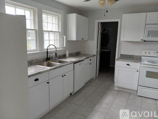 2 BR, 1 BA Apartment 2827 Wilkinson Pike, Maryville, TN 37803