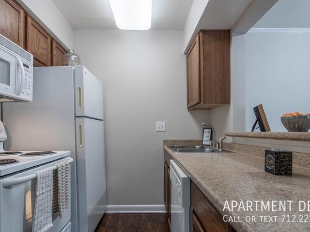 2 BR, 1 BA Apartment 2831 BellefontaineÂ, Houston, TX 77025