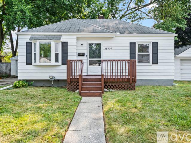 2 BR, 1 BA Apartment 28526 Brentwood St, Southfield, MI 48076
