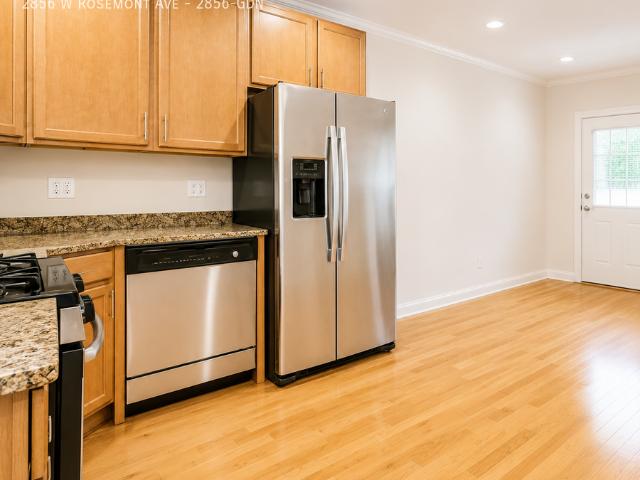 2 BR, 1 BA Apartment 2856 W Rosemont Ave, Chicago, IL 60659