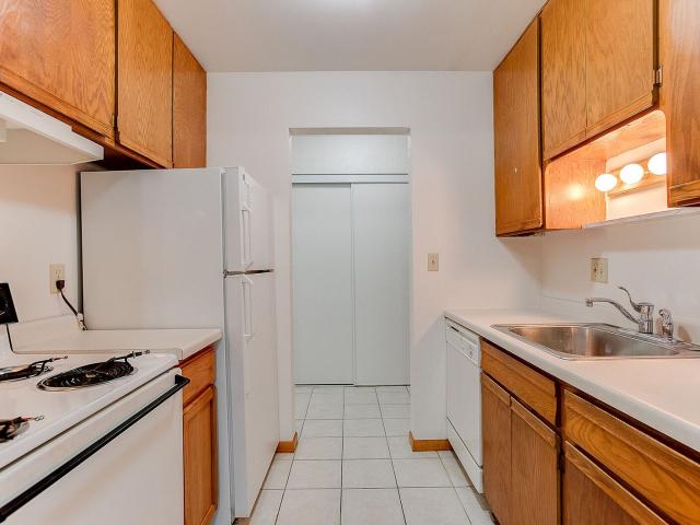 2 BR, 1 BA Apartment 286, 316, & 346 Cleveland Ave Unit 21, Saint Paul, MN 55112