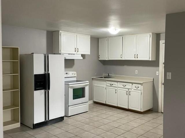 2 BR, 1 BA Apartment 28 Orchard Heights Drive, Chatham, ON N7M 3G6