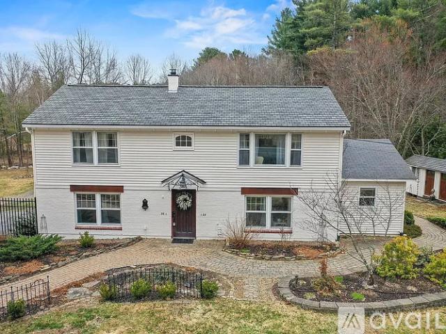2 BR, 1 BA Apartment 28 South Rd, Unit 28, Londonderry, NH 03053