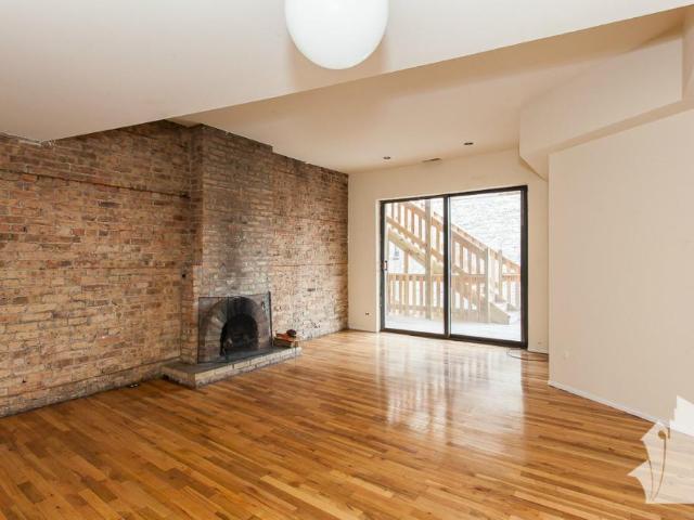 2 BR, 1 BA Apartment 2900 North Broadway, Chicago, IL 60657