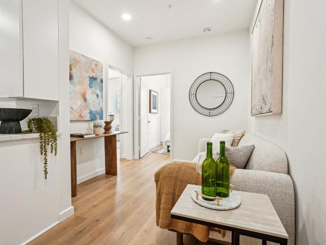 2 BR, 1 BA Apartment 2900 South Orange Drive Unit 406, Los Angeles, CA 90016