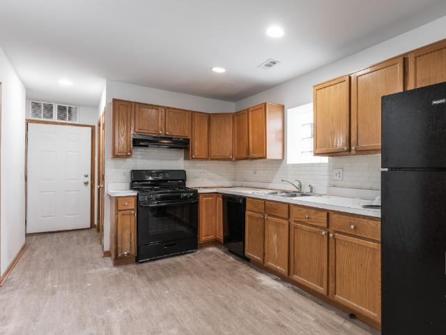 2 BR, 1 BA Apartment 2901 North Hoyne, Chicago, IL 60618