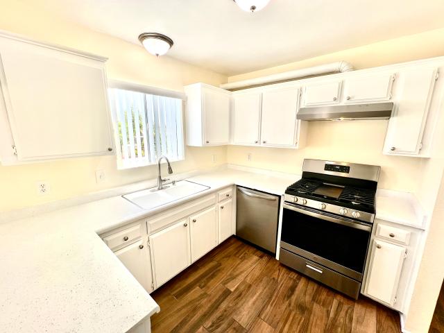 2 BR, 1 BA Apartment 2916 E South St, Long Beach, CA 90805