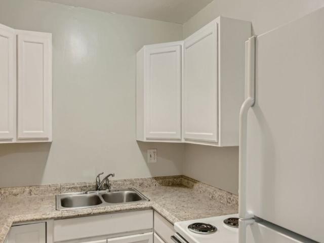 2 BR, 1 BA Apartment 2929 W Colorado Avenue, Denver, CO 80219