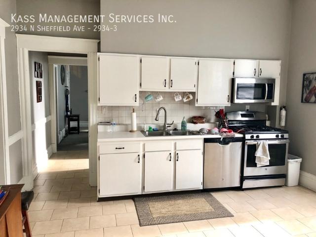 2 BR, 1 BA Apartment 2934 N Sheffield Ave, Chicago, IL 60657