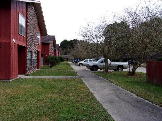2 BR, 1 BA Apartment 29360 Red Oak Rd Livingston, LA 70754