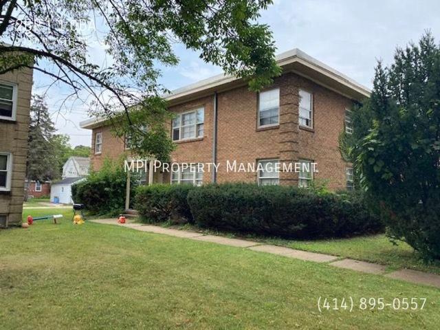 2 BR, 1 BA Apartment 2937 N 76TH ST, MILWAUKEE, WI 53222