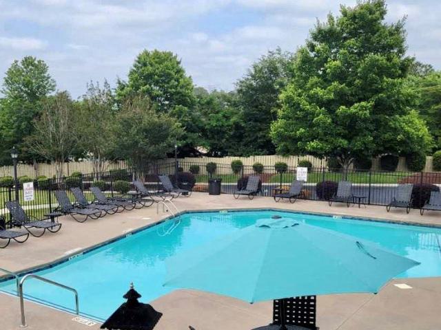2 BR, 1 BA Apartment 2950 E North St. Unit 0100D, Greenville, SC 29615