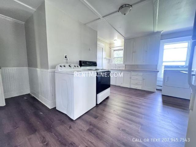 2 BR, 1 BA Apartment 29 Bellevue St. Apt Winslow, ME 04901