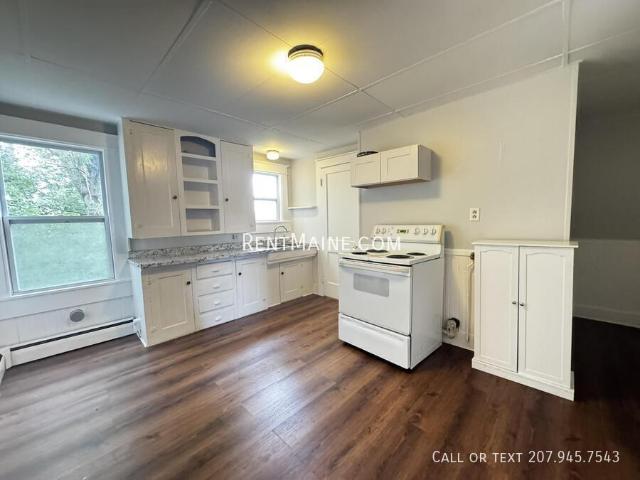 2 BR, 1 BA Apartment 29 Bellevue St. Apt Winslow, ME 04901