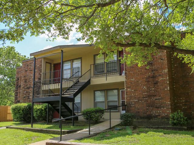 2 BR, 1 BA Apartment 2000 Hwy. 82 West, Whitesboro, TX 76273