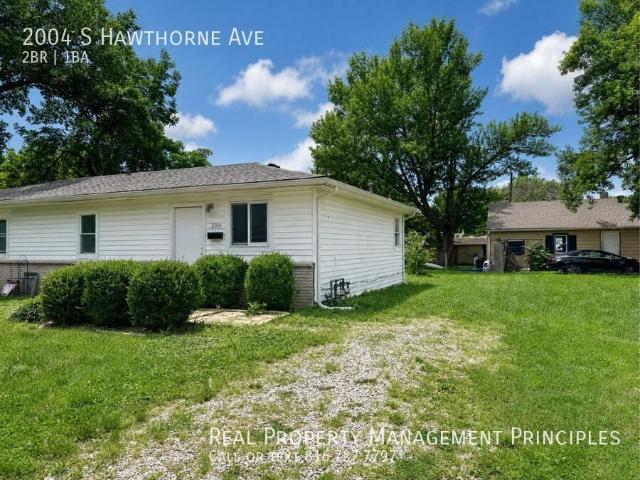 2 BR, 1 BA Apartment 2004 S Hawthorne Ave, Independence, MO 64052