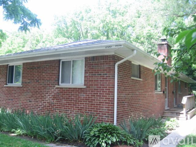 2 BR, 1 BA Apartment 2010 Dexter Avenue, Unit Duplex 2010 Dexter, Ann Arbor, MI 48103