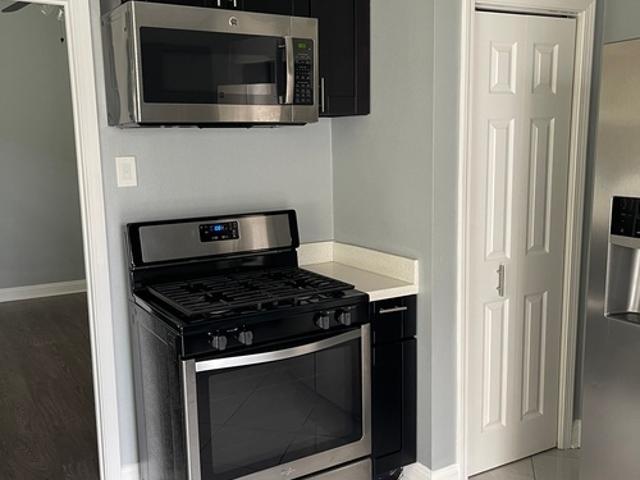 2 BR, 1 BA Apartment 2013 Mandeville Street, New Orleans, LA 70117