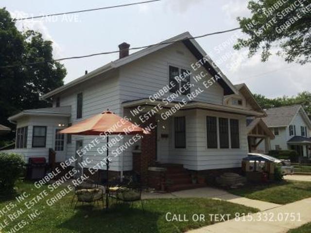 2 BR, 1 BA Apartment 2021 2nd Ave., Rockford, IL 61104
