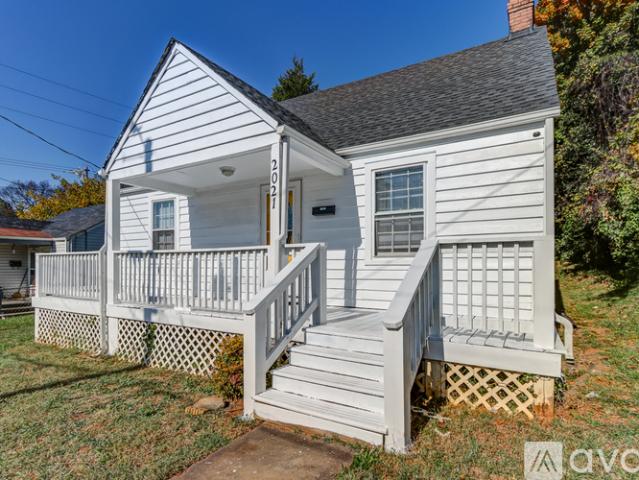 2 BR, 1 BA Apartment 2021 Rose Ln, Lynchburg, VA 24501