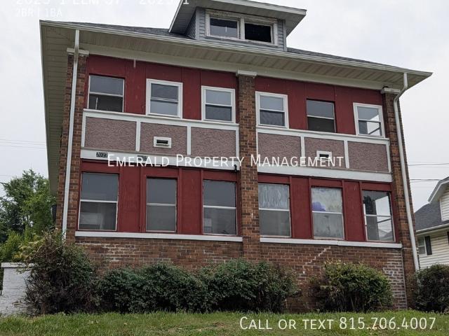 2 BR, 1 BA Apartment 2025 1 Elm St, Rockford, IL 61102