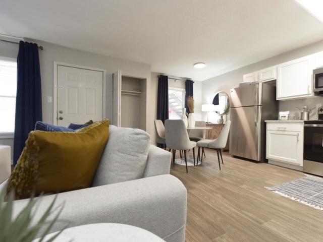 2 BR, 1 BA Apartment 2025 Brownsboro Road Unit 115, Louisville, KY 40206