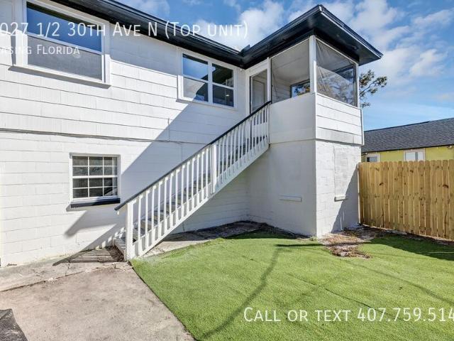 2 BR, 1 BA Apartment 2027 1/2 30th Ave N Top unit, Saint Petersburg, FL 33713