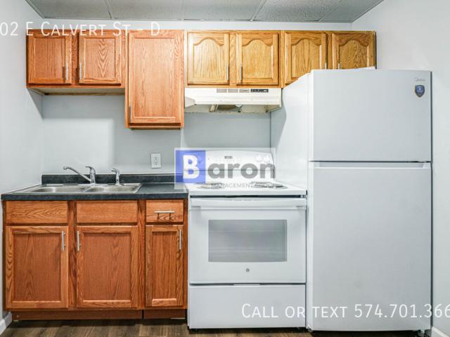 2 BR, 1 BA Apartment 202 E Calvert St, South Bend, IN 46613