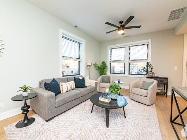 2 BR, 1 BA Apartment 2032 West Montrose, Chicago, IL 60618