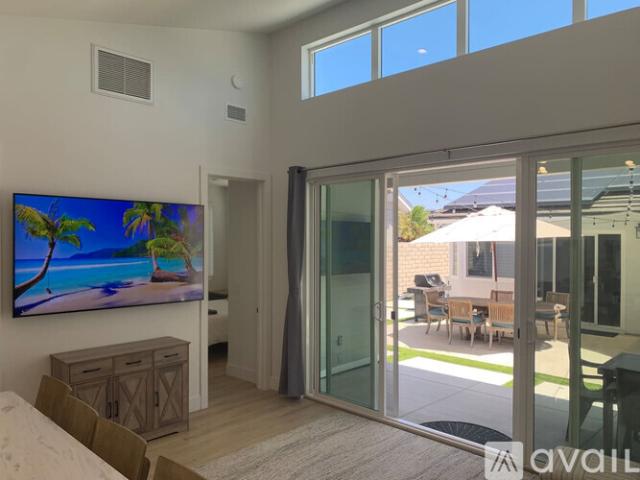 2 BR, 1 BA Apartment 20445 Regal Cir, Unit ADU, Huntington Beach, CA 92646