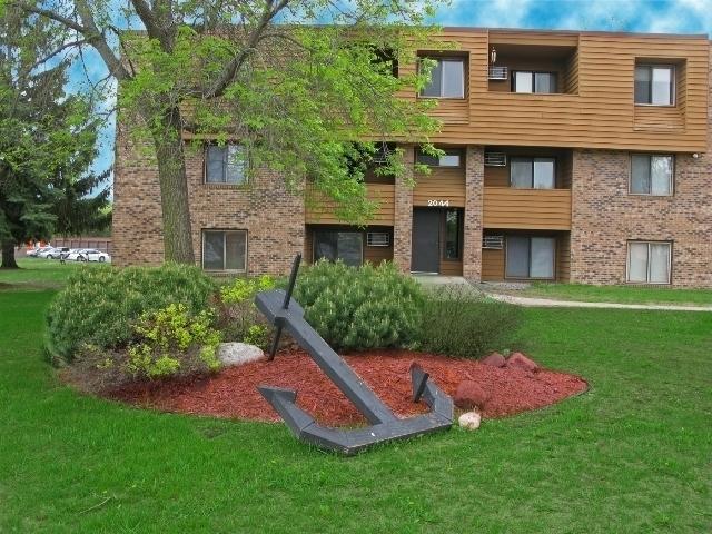 2 BR, 1 BA Apartment 2044 15th St N, St. Cloud, MN 56303