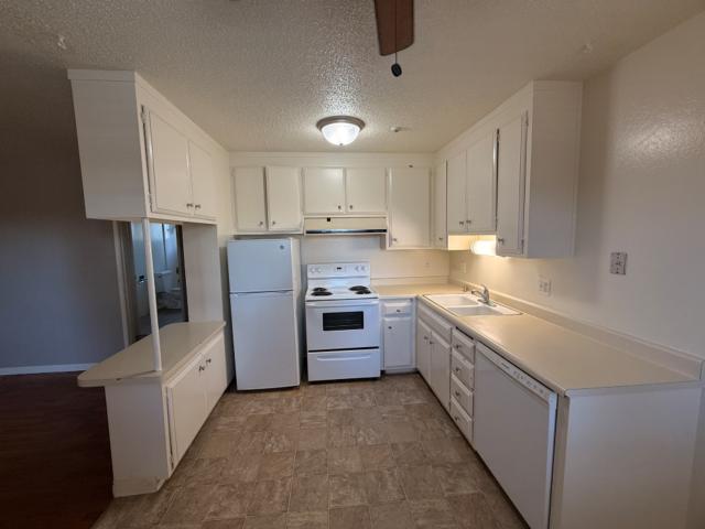 2 BR, 1 BA Apartment 2044 Mendocino Ave Santa Rosa, CA 95401