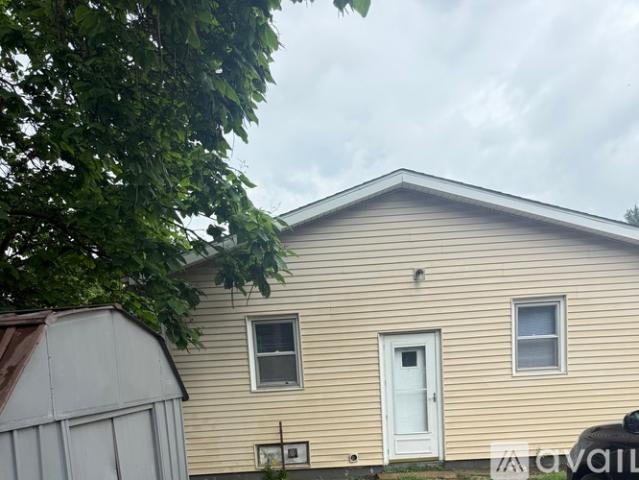 2 BR, 1 BA Apartment 204 1 2 East Sheen Avenue, East Peoria, IL 61611